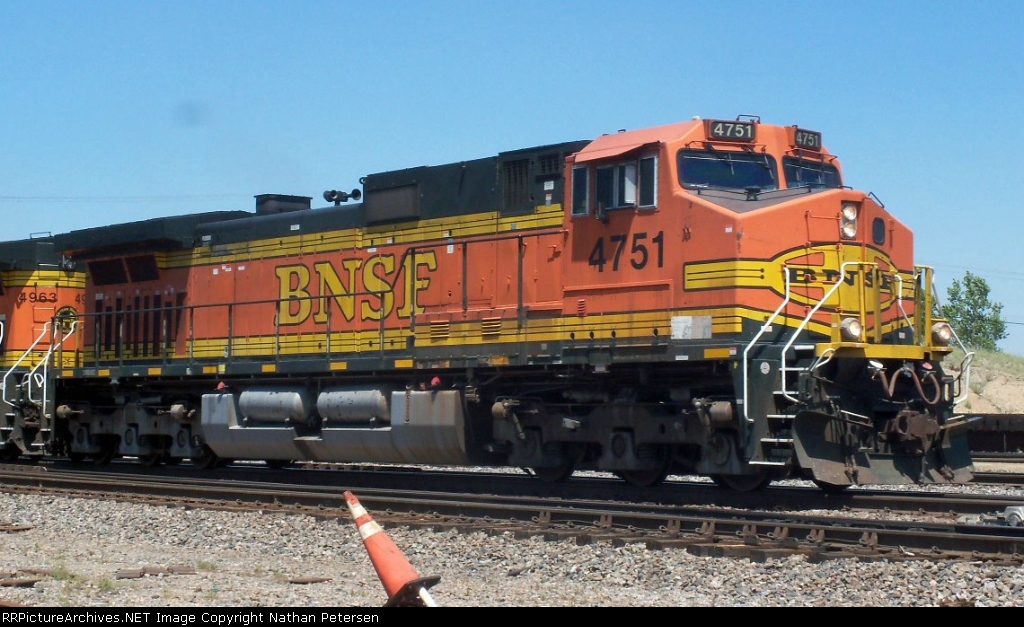 BNSF 4751